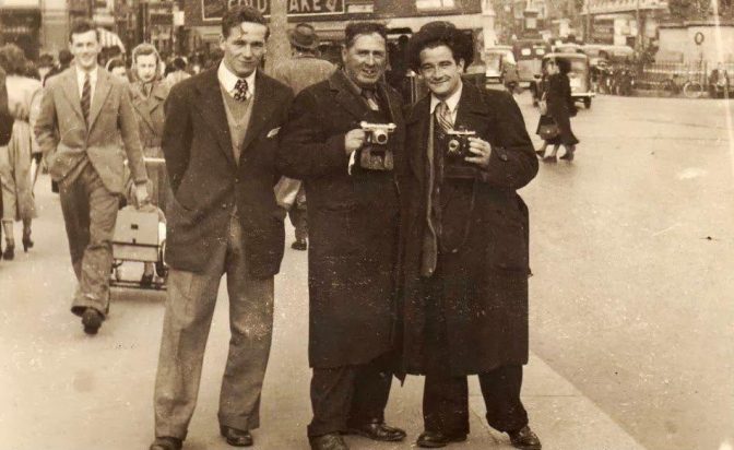Man on Bridge: the story and photos of Arthur Fields - Exibart Street
