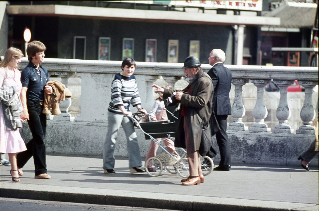Man on Bridge: the story and photos of Arthur Fields - Exibart Street