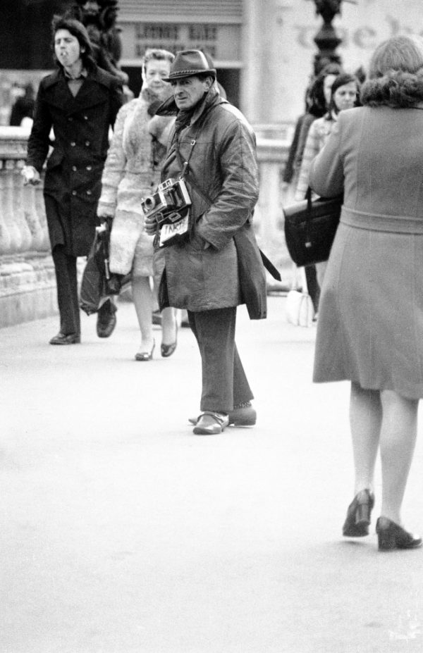 Man on Bridge: the story and photos of Arthur Fields - Exibart Street