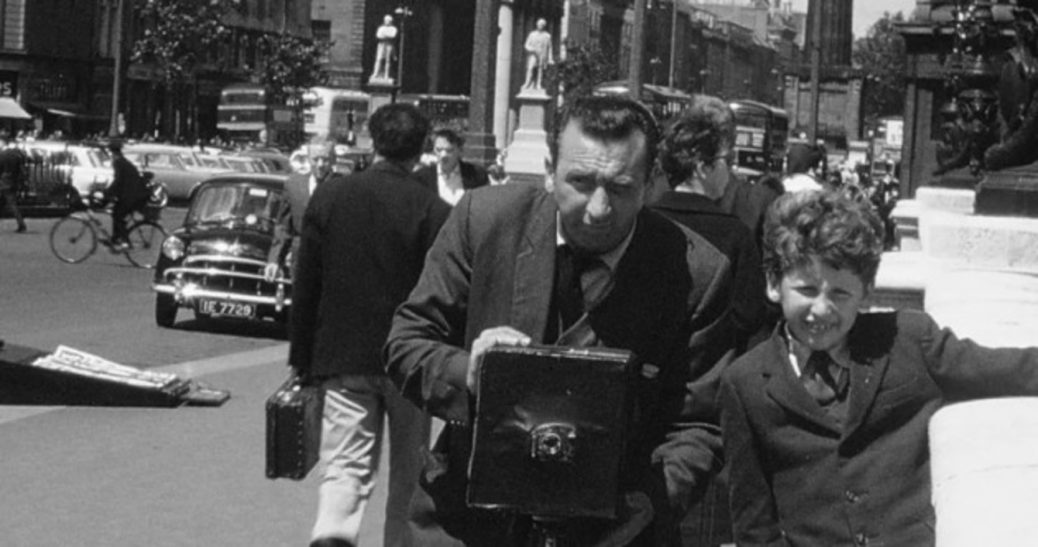 Man on Bridge: the story and photos of Arthur Fields - Exibart Street