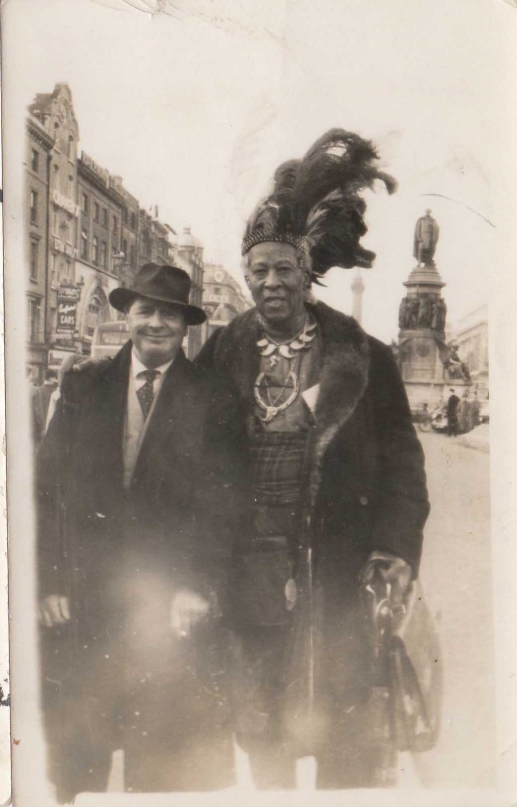 Man on Bridge: the story and photos of Arthur Fields - Exibart Street