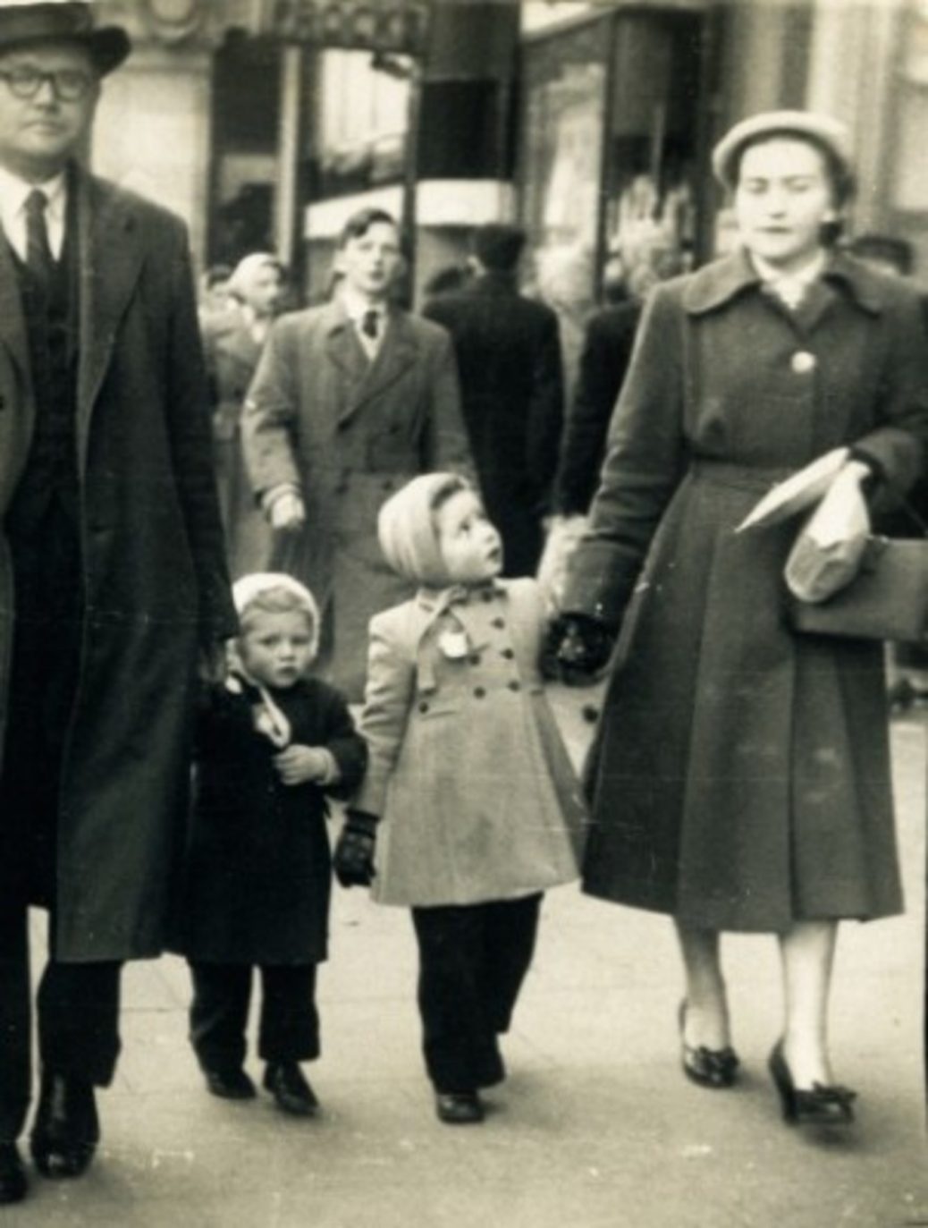 Man on Bridge: the story and photos of Arthur Fields - Exibart Street