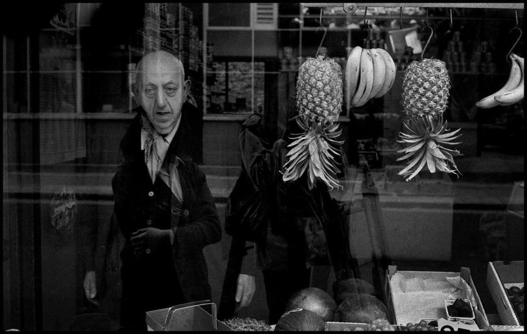 The English: Exploring the Work of Ian Berry - Exibart Street