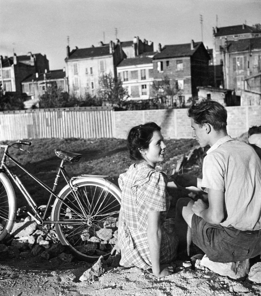 Robert Doisneau: the Poetic Approach to Street Photography - Exibart Street