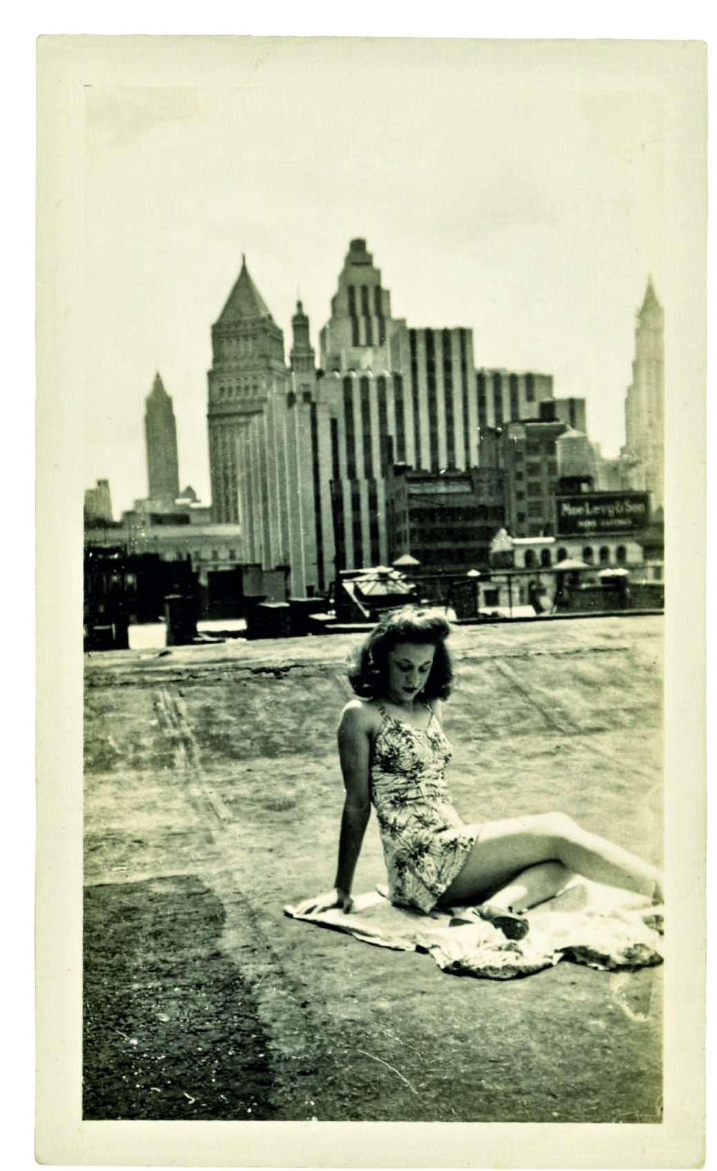 Susan Meiselas: Tar Beach. Life on the Rooftops of Little Italy ...