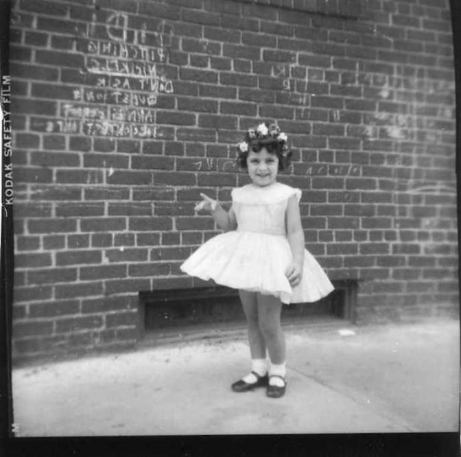 Susan Meiselas: Tar Beach. Life on the Rooftops of Little Italy ...