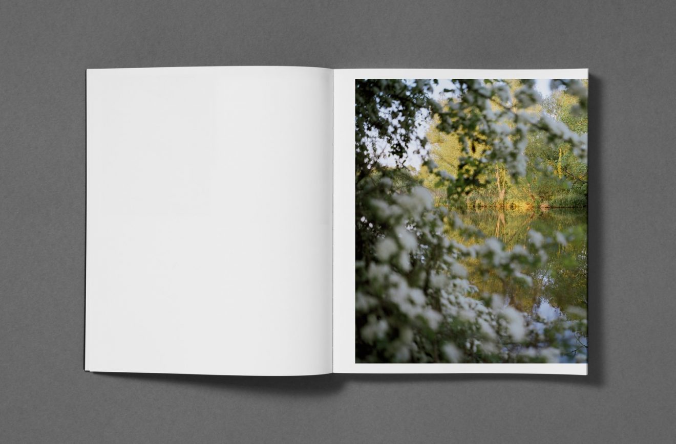 Chloe Dewe Mathews: Thames Log - Exibart Street