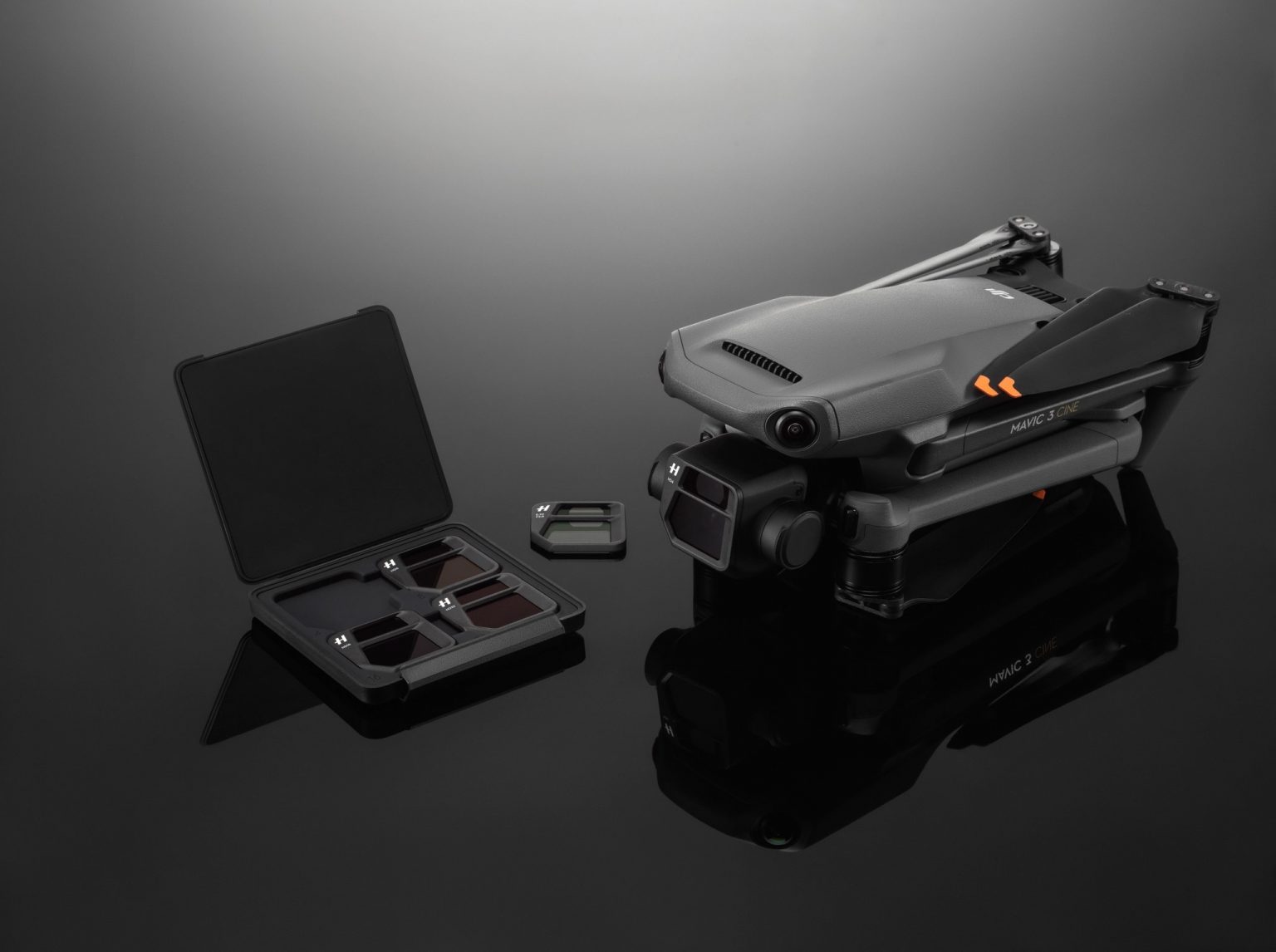DJI Announces the Mavic 3 and Mavic 3 Cine Dual-Camera Drones - Exibart ...