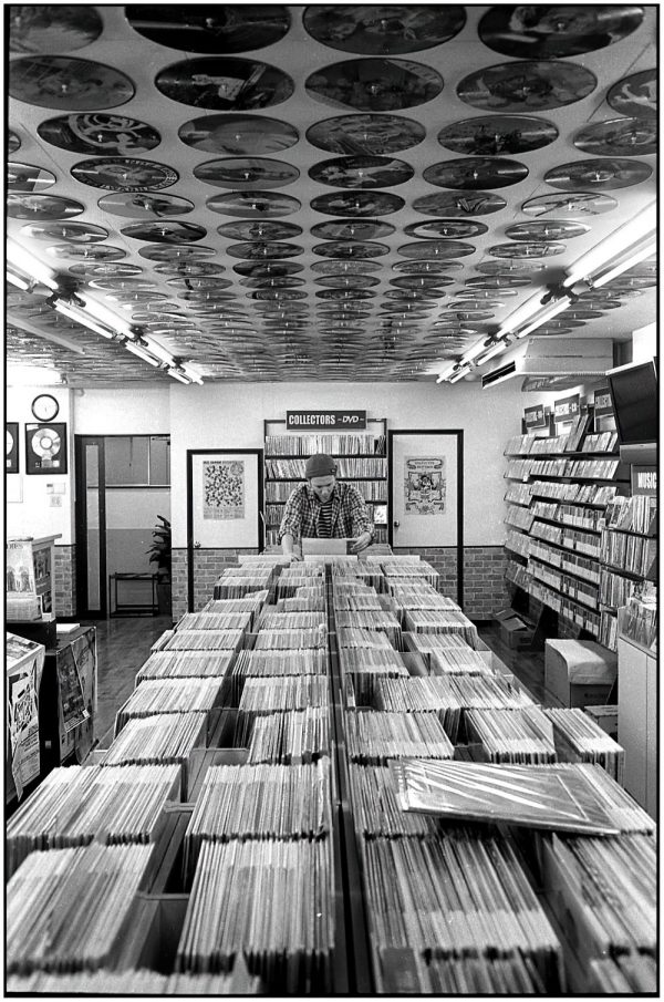 Leica Unveils the D-Lux 7 Vans X Ray Barbee Edition - Exibart Street