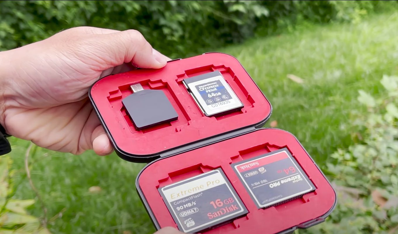 X-Driver CFexpress Card has a Built-In USB-C Connector - Exibart Street