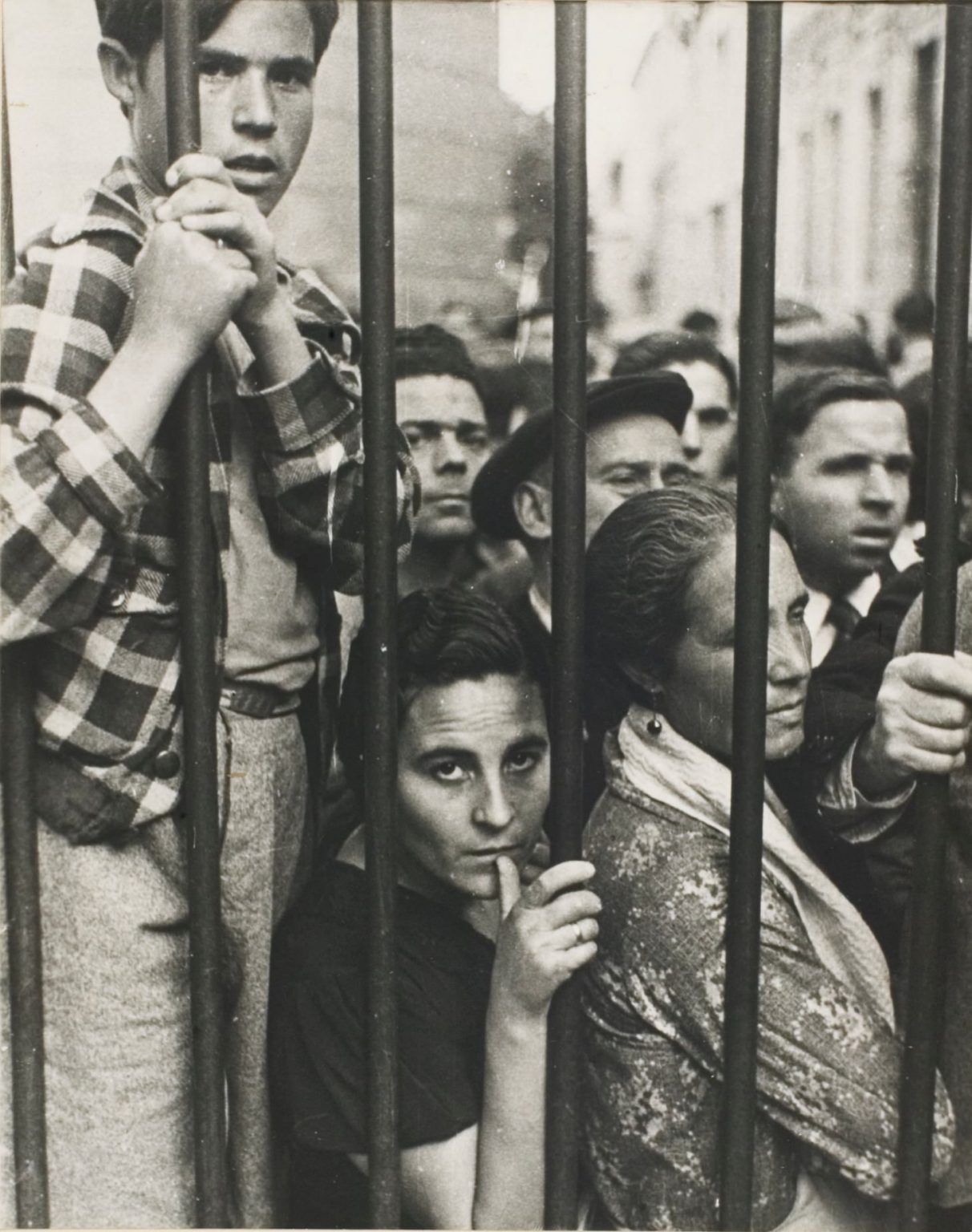 Death in the Making: Reexamining the Iconic Spanish Civil War Photobook ...