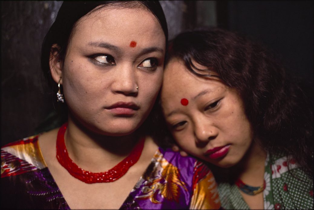 Mary Ellen Mark: Falkland Road. Prostitutes of Bombay - Exibart Street