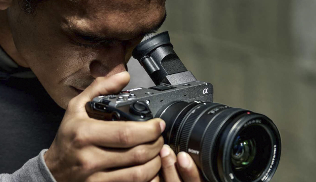 Sony Introduces FX2 with Tilting EVF - Exibart Street