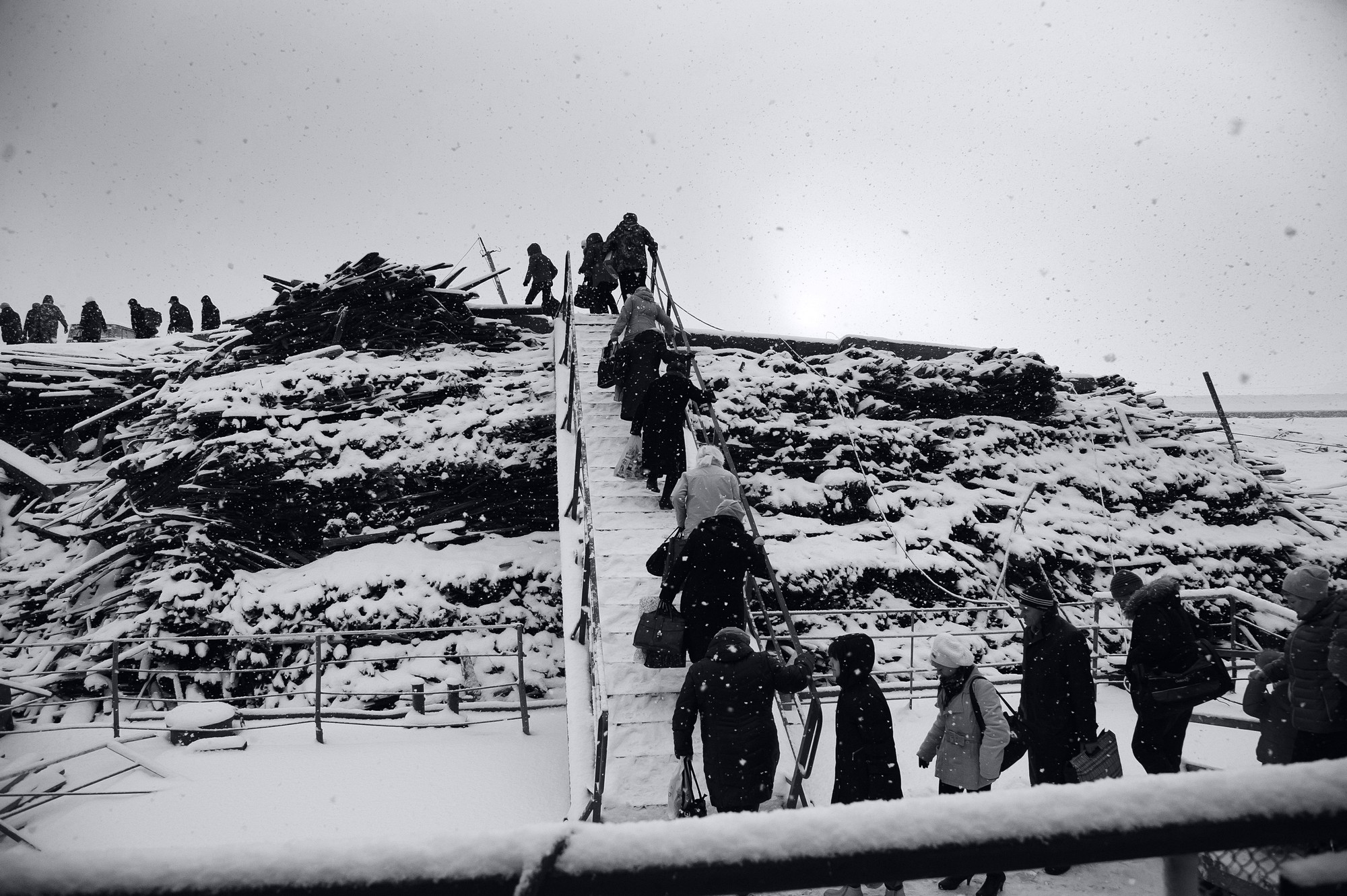 Passengers go ashore - Exibart Street