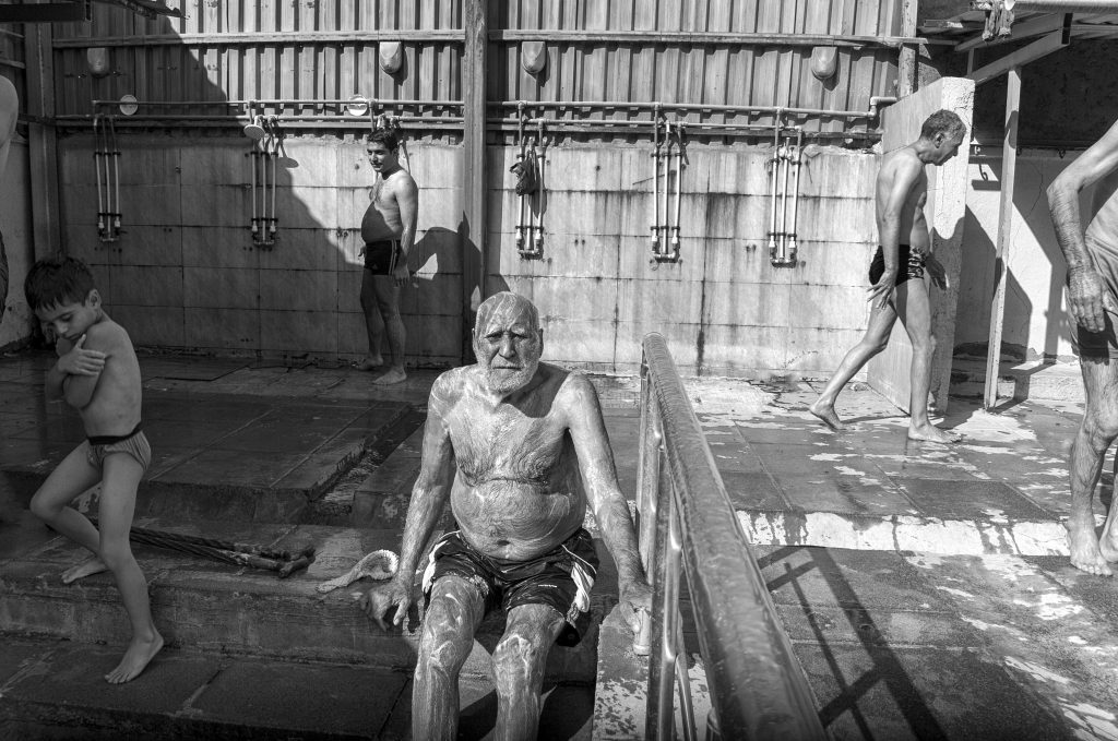 Group bathing - Exibart Street