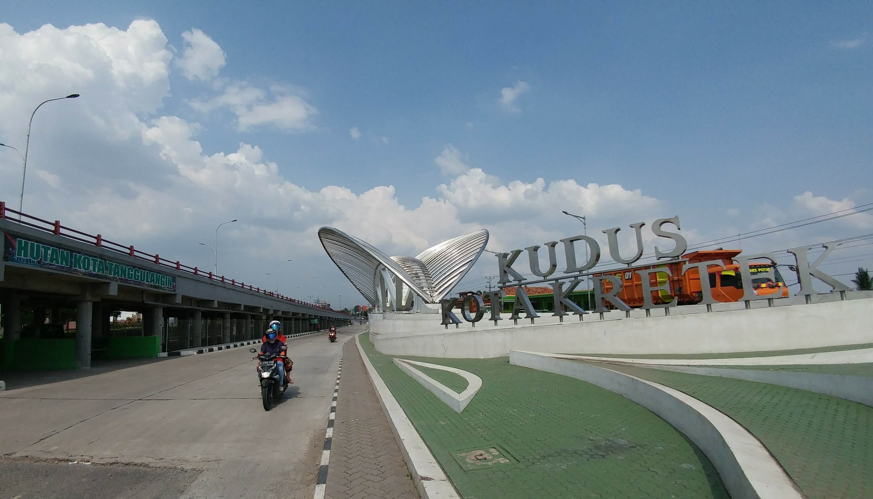 The Gateway of Kudus, A Cigarette-Focused Town in Indonesia - Exibart ...