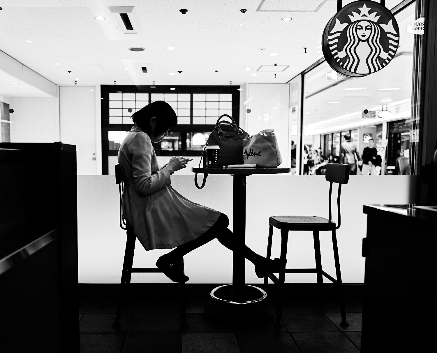 Starbucks silhouette - Exibart Street