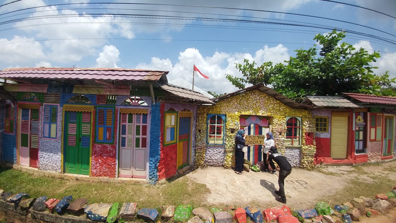 Colorful Surroundings Call for A Picture or Two - Exibart Street