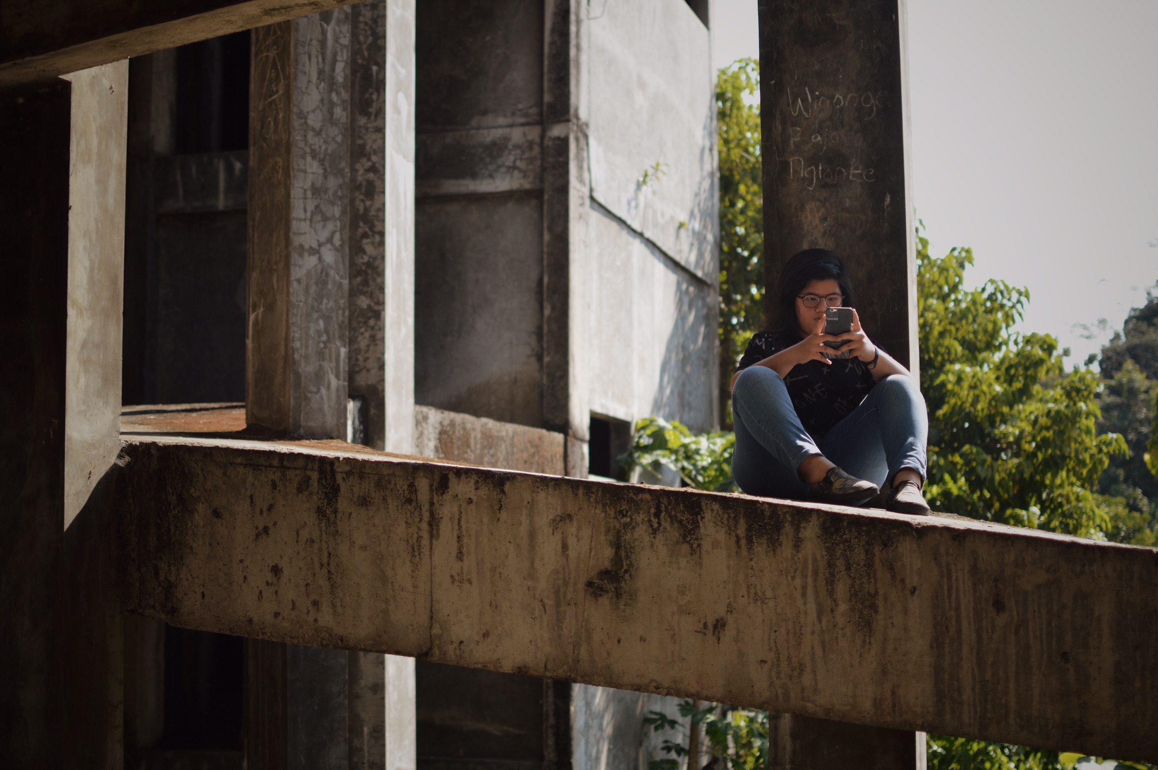 Hiding in an old building - Exibart Street