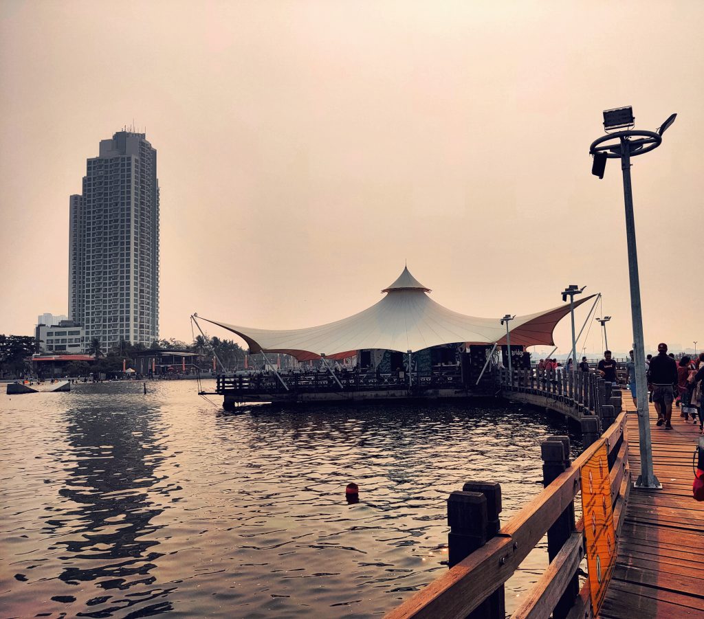 Cafe in the pier - Exibart Street