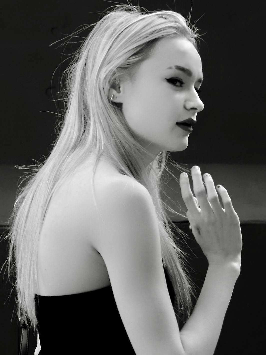the porcelain girl - Exibart Street