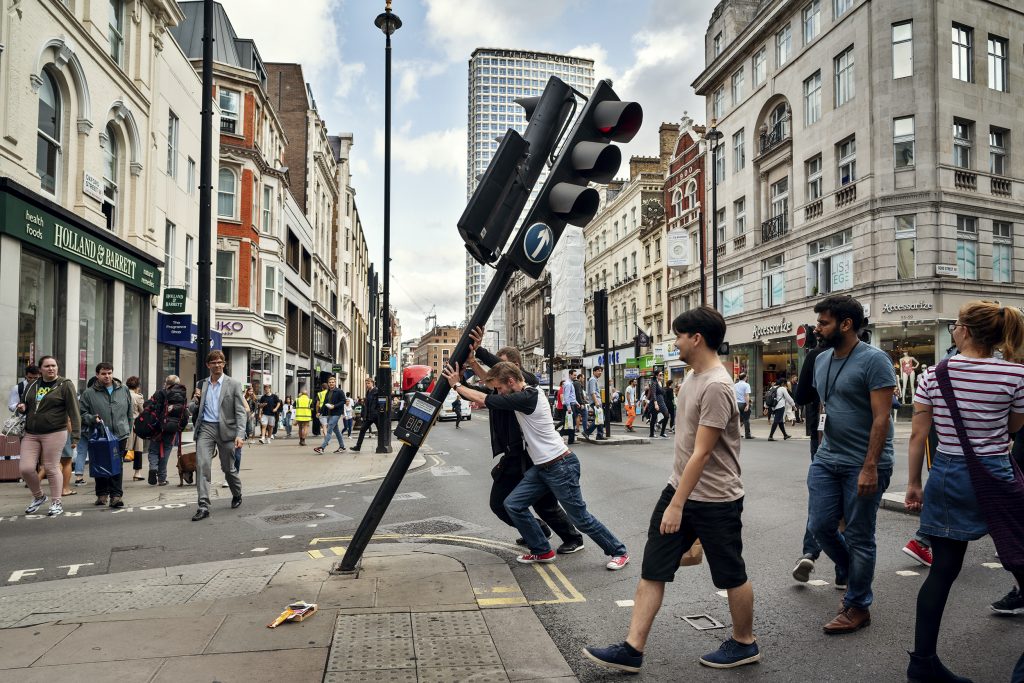 Broken traffic light - Exibart Street