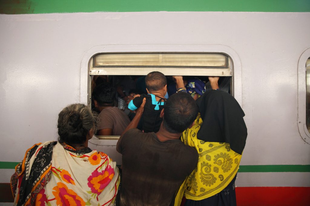Passengers riding trains through the window for challenging journey-02 ...