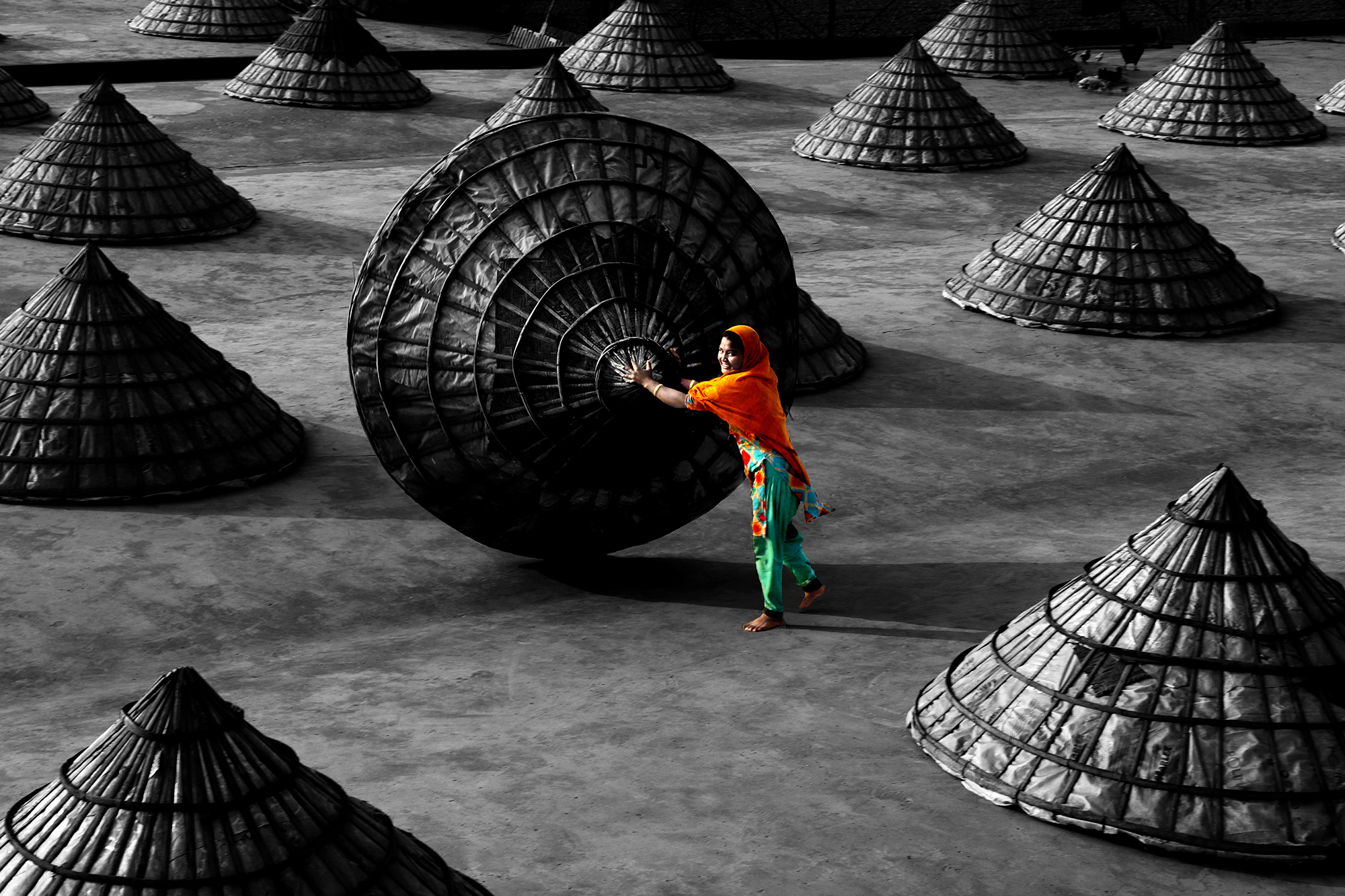 COVERING THE DRIED PADDY - Exibart Street