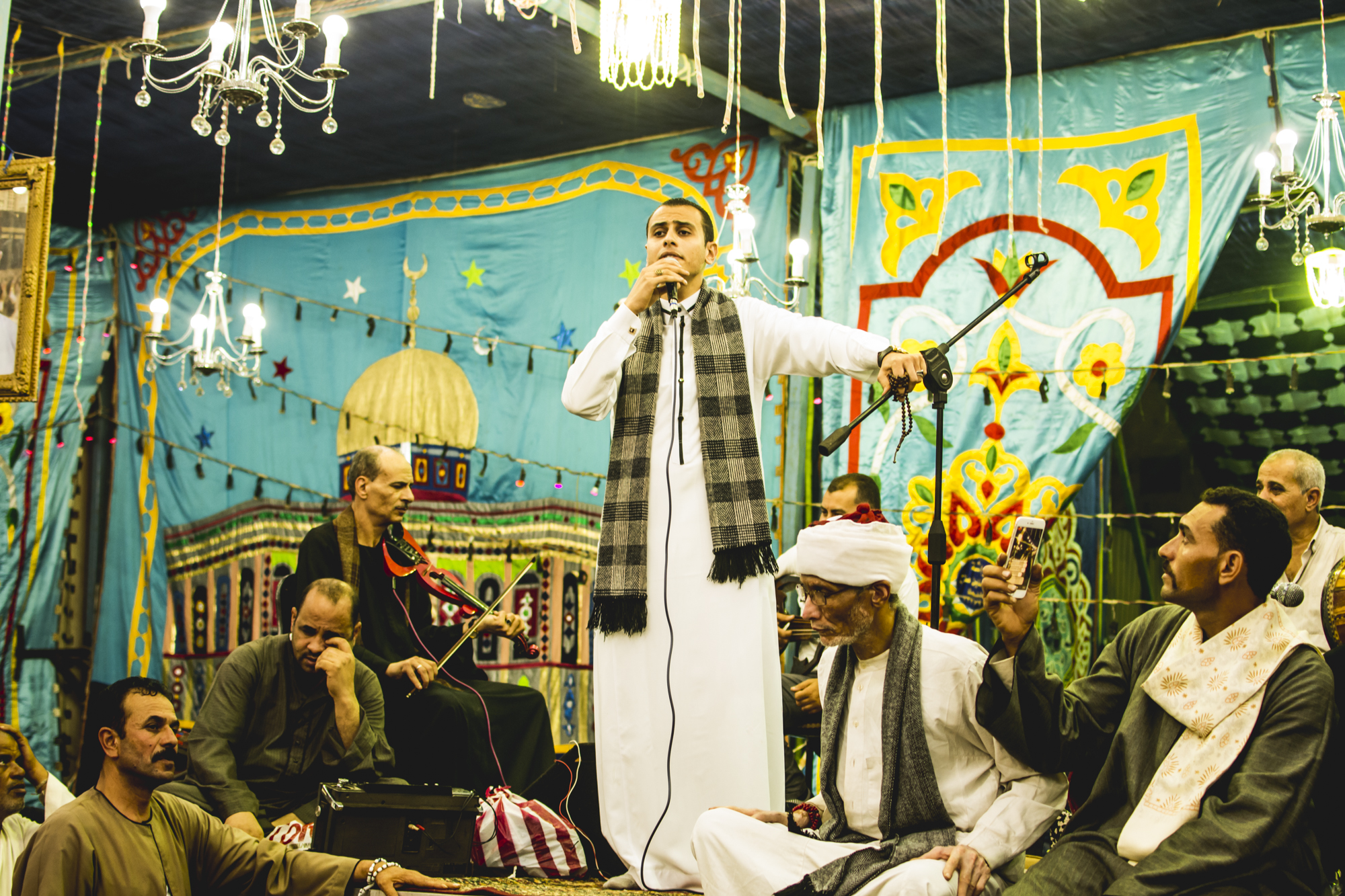 A group of people wearing traditional clothes from the Egyptian culture ...