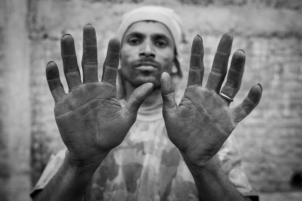 HANDS OF LABOURER - Exibart Street