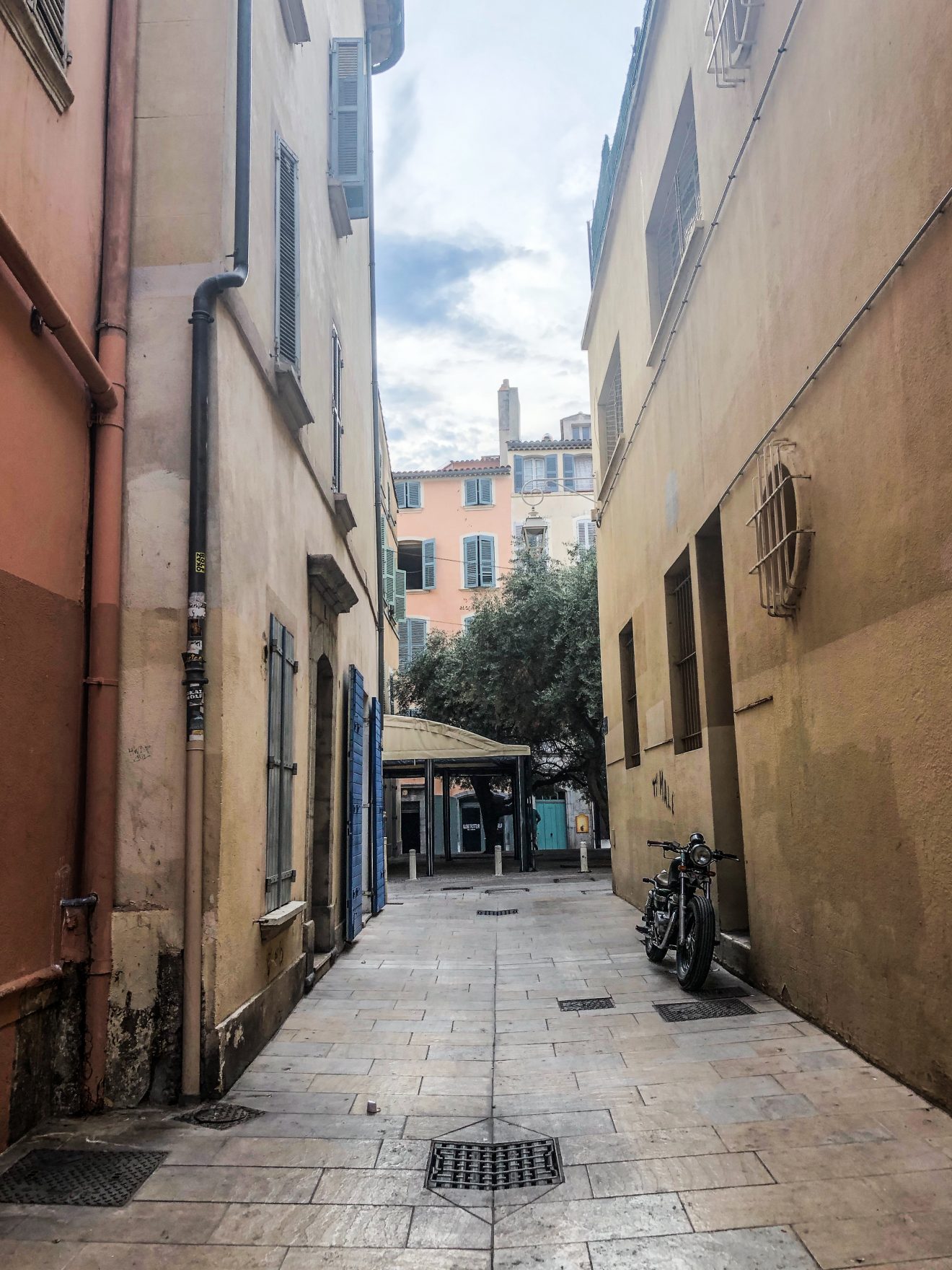 Balade dans le Vieux Toulon - Exibart Street