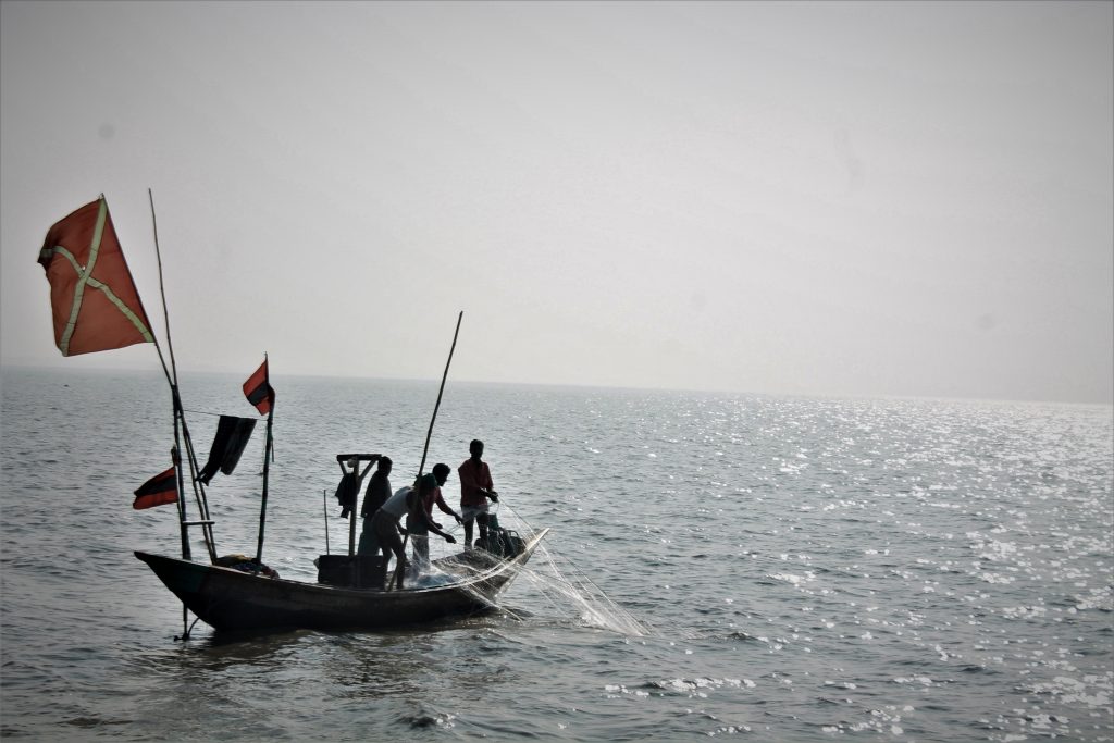 A group of fisherman - Exibart Street