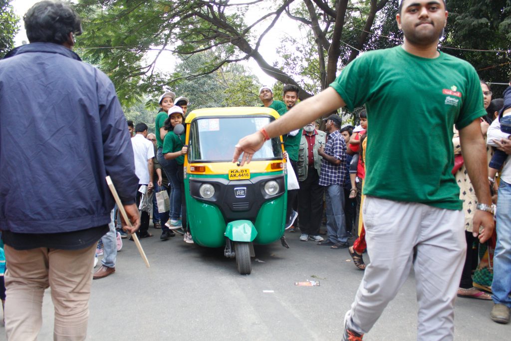 Crowd control - Exibart Street