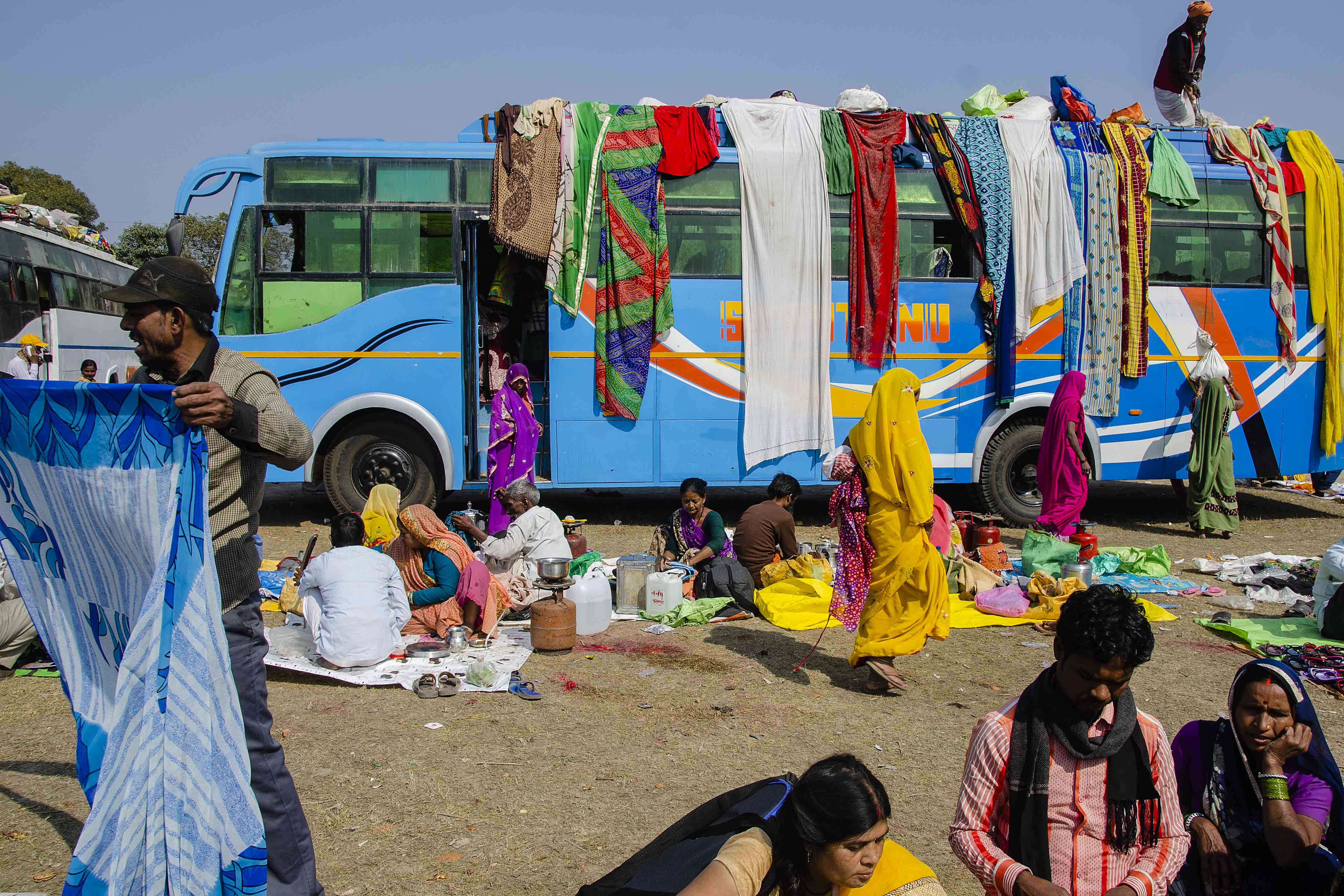 Caravan Bus - Exibart Street