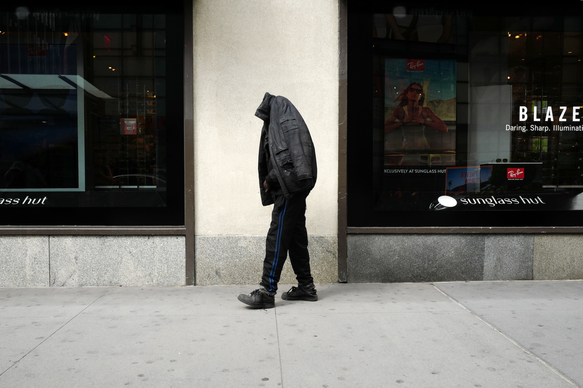 Headless man - Exibart Street