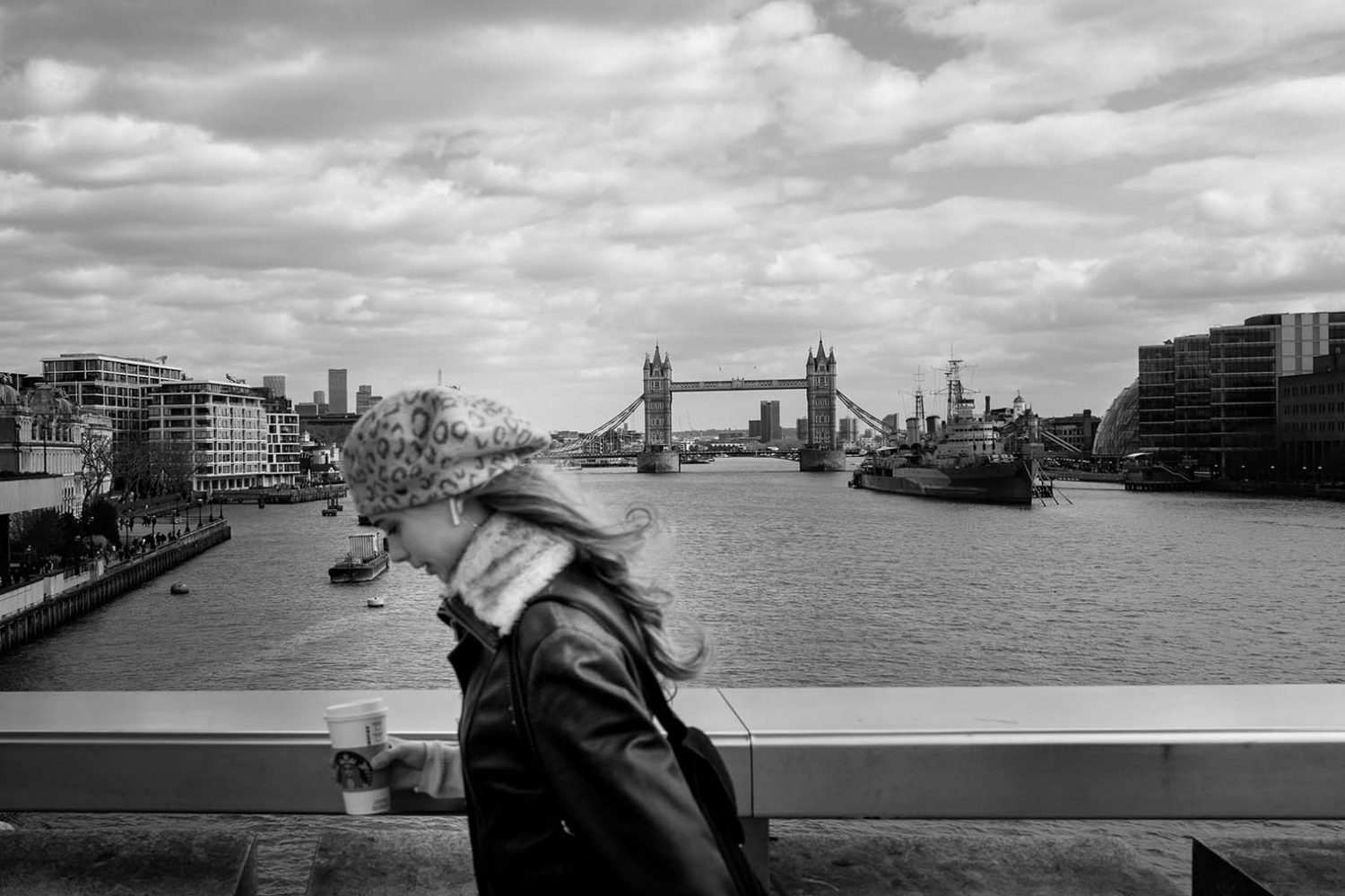 Girl on a bridge. - Exibart Street